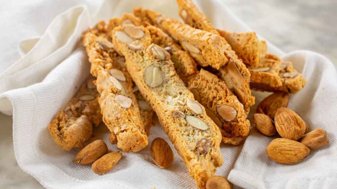 Biscuits aux amandes et aux blancs d'œufs croustillants