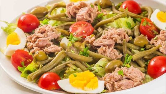 Salade de haricots verts aux œufs durs et au thon légère et délicieuse