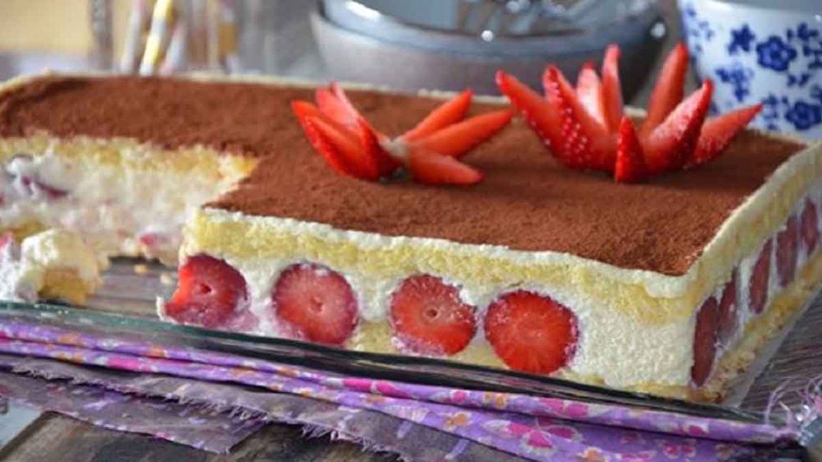 Génoise tiramisu aux fraises et à la vanille sans gélatine fabuleuse