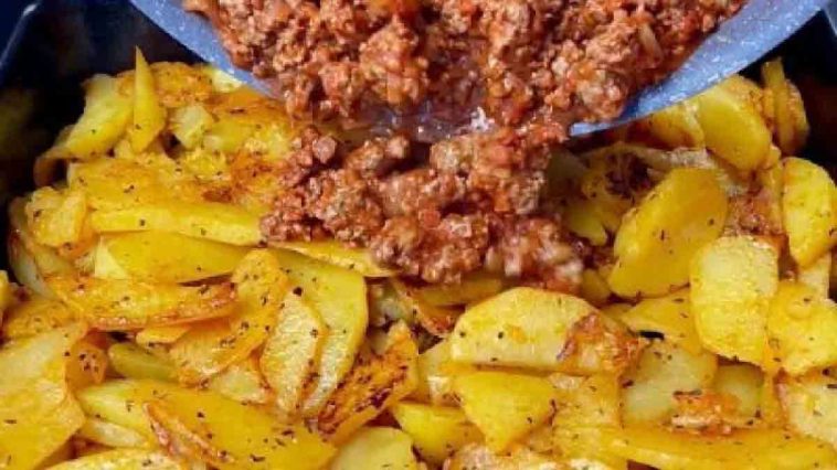 Pommes de terre au four à la viande hachée: un plat super bon pour ...