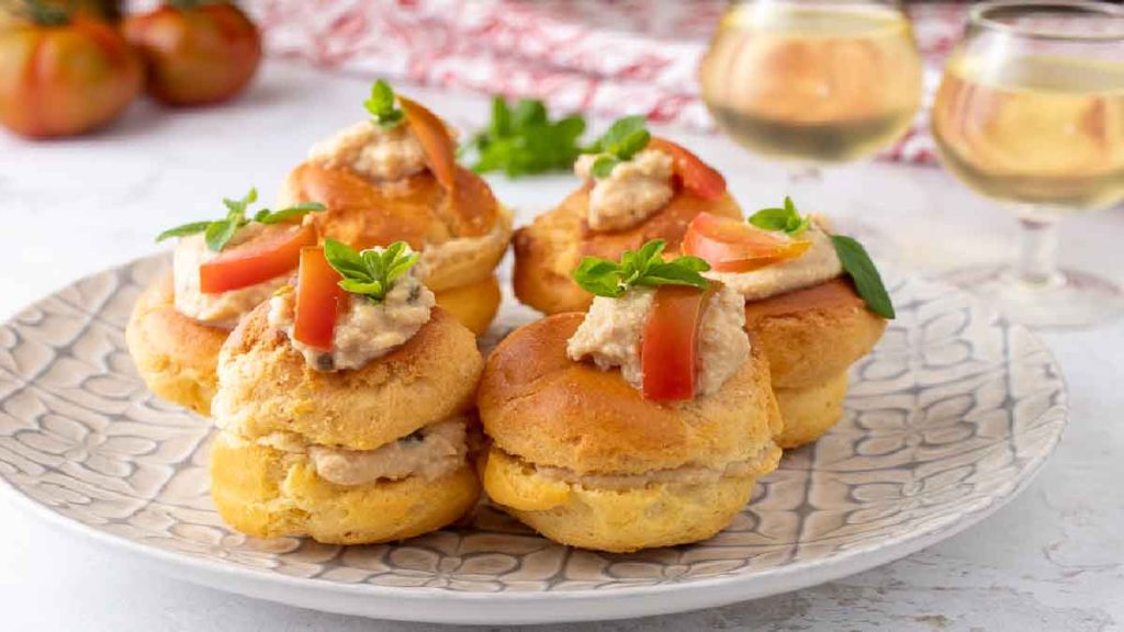 Pour vos apéros, préparez ces magnifiques choux salés farcis à la ...