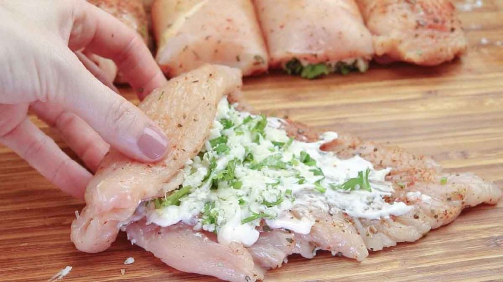 Blancs de poulet farcis au fromage et aux fines herbes: une recette ... Blancs de poulet farcis au fromage et aux fines herbes: une recette ...