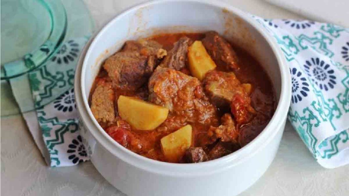 Ragoût de bœuf aux pommes de terre: riche en saveur et alléchant