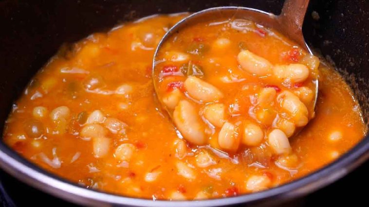 Soupe aux haricots et aux poivrons: un plat réconfortant et plein de saveur