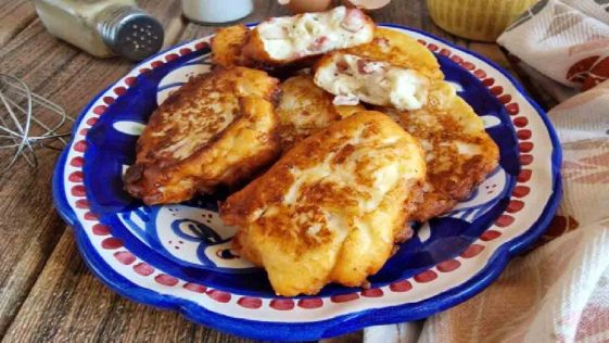 Beignets à la ricotta et au bacon: un apéritif succulent prêt en un instant