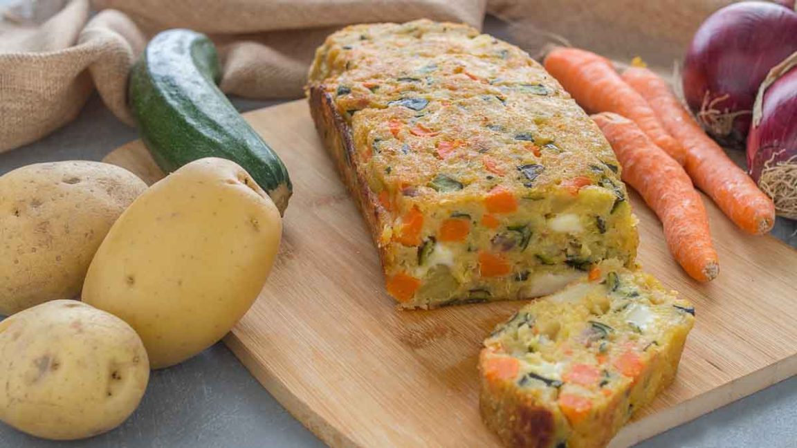 Cake aux légumes et au fromage: un menu simple, bon marché et savoureux
