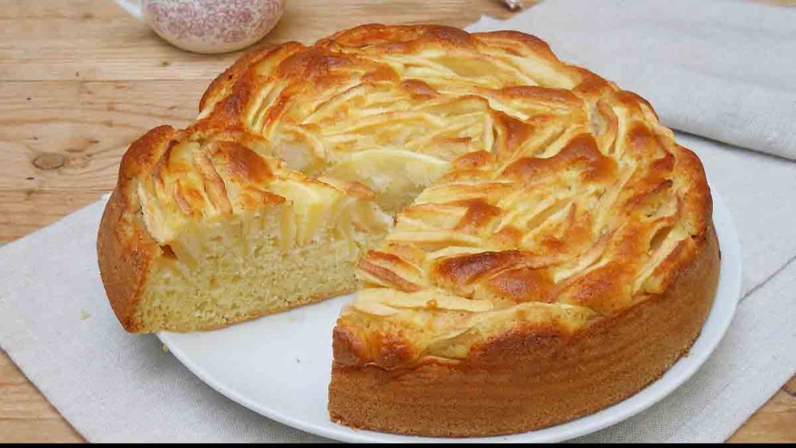 Gâteau aux pommes et à l'orange: un dessert très délicieux et moelleux