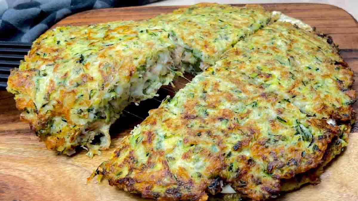 Omelette Aux Courgettes Farcie à La Mozzarella Et Au Saumon Un Plat