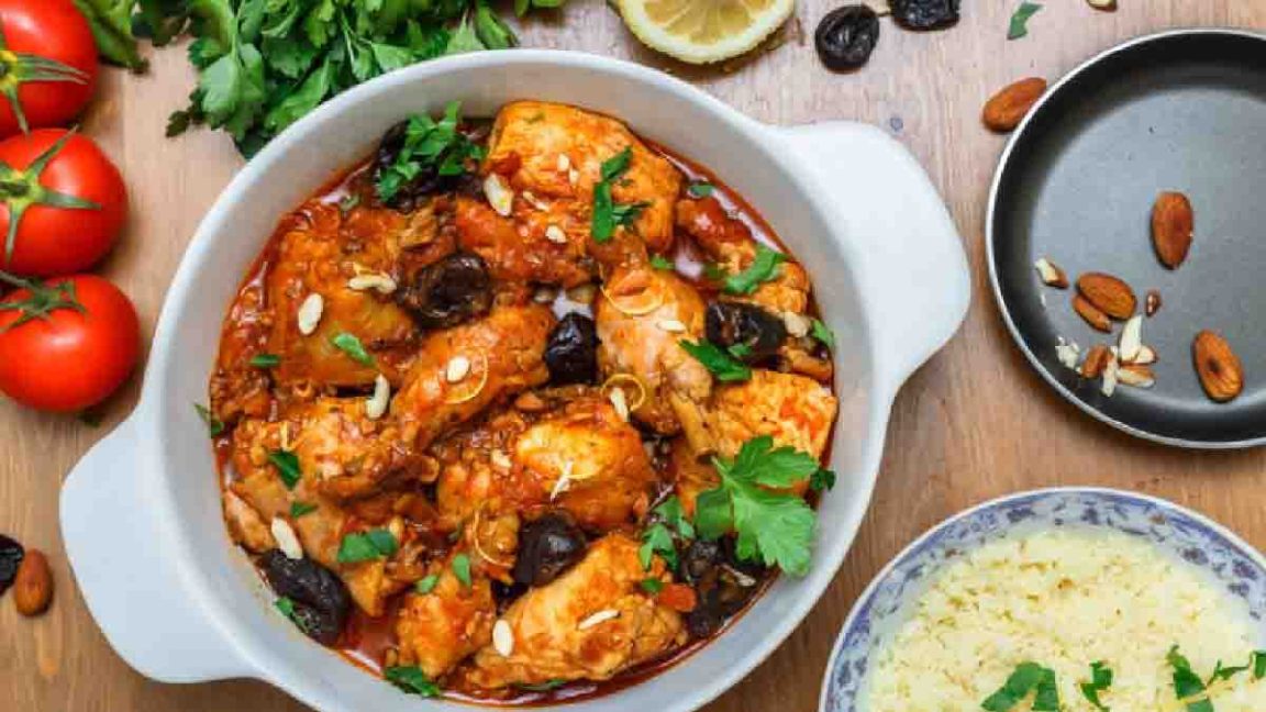 Poulet aux amandes et aux olives: un plat succulent et irrésistible