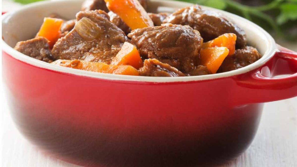Ragoût de bœuf aux carottes: un plat classique et savoureux que tout le ...