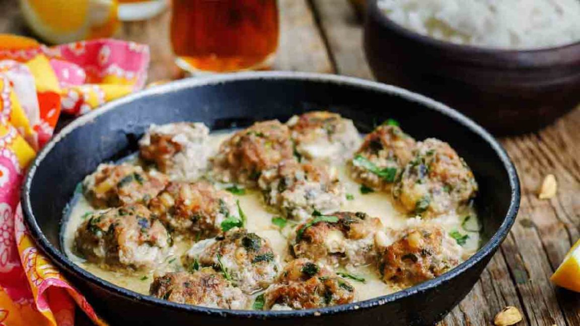 Boulettes de poulet à la sauce au citron: un plat succulent et parfumé