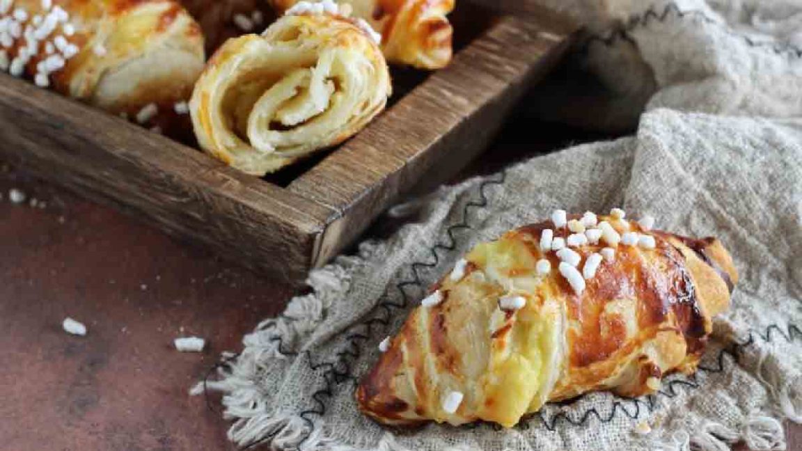 Croissants feuilletés à la crème pâtissière: recette express super bonne