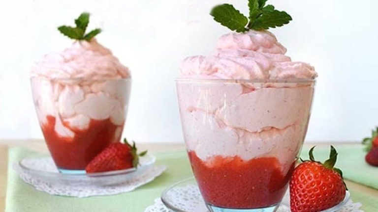 Mousse aux fraises sans sucre: un dessert léger et très délicieux