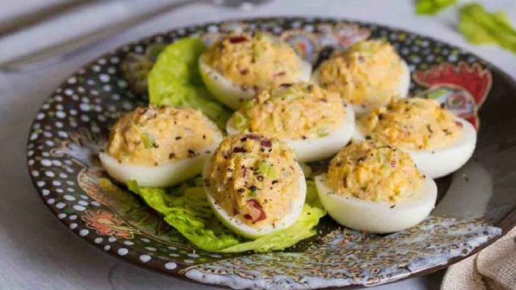 Œufs mimosa au thon: une entrée froide simple et goûteuse