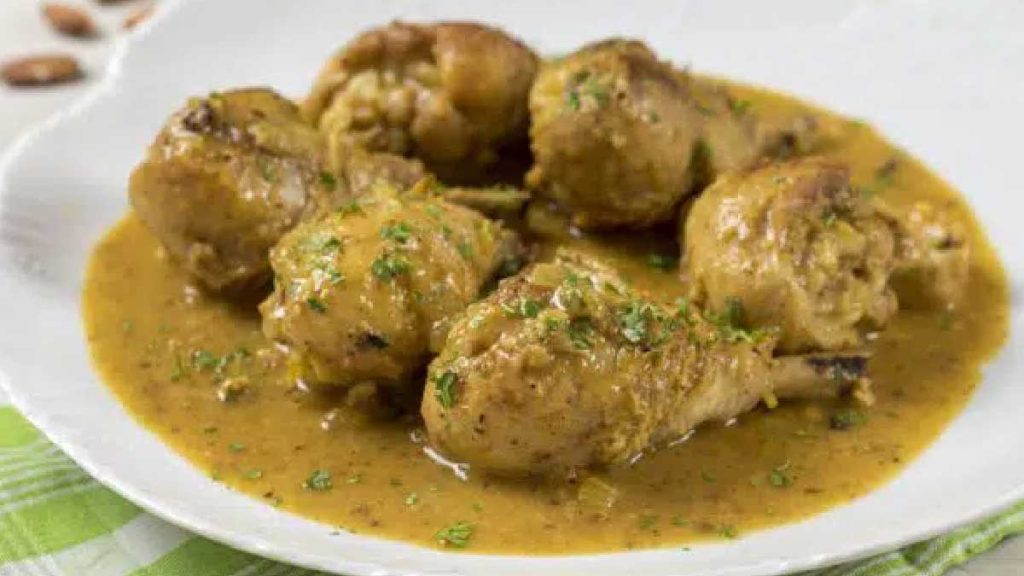 Poulet à la sauce aux amandes: un plat riche en goût et agréablement ...