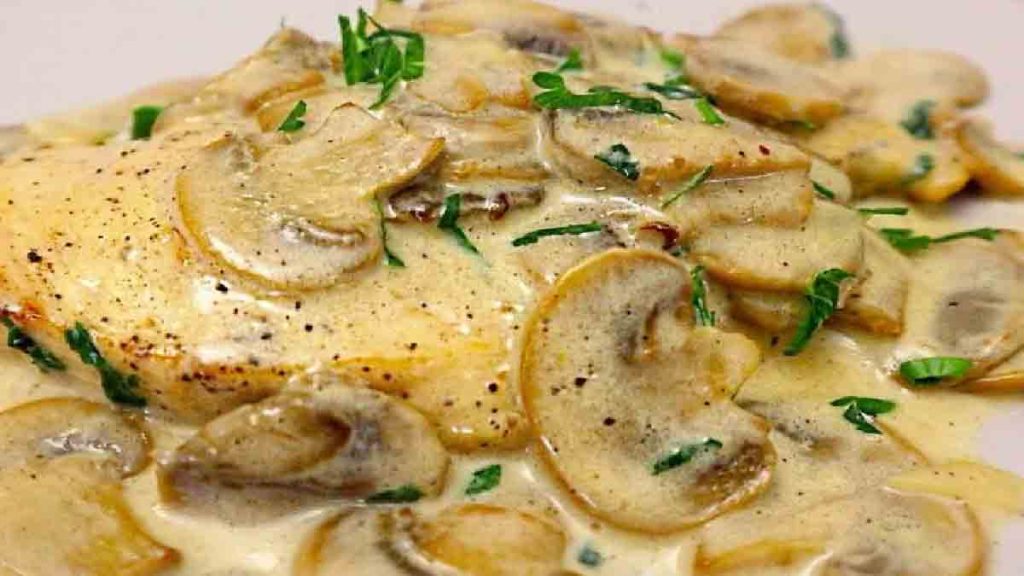 Poulet crémeux aux champignons: un plat succulent et irrésistible