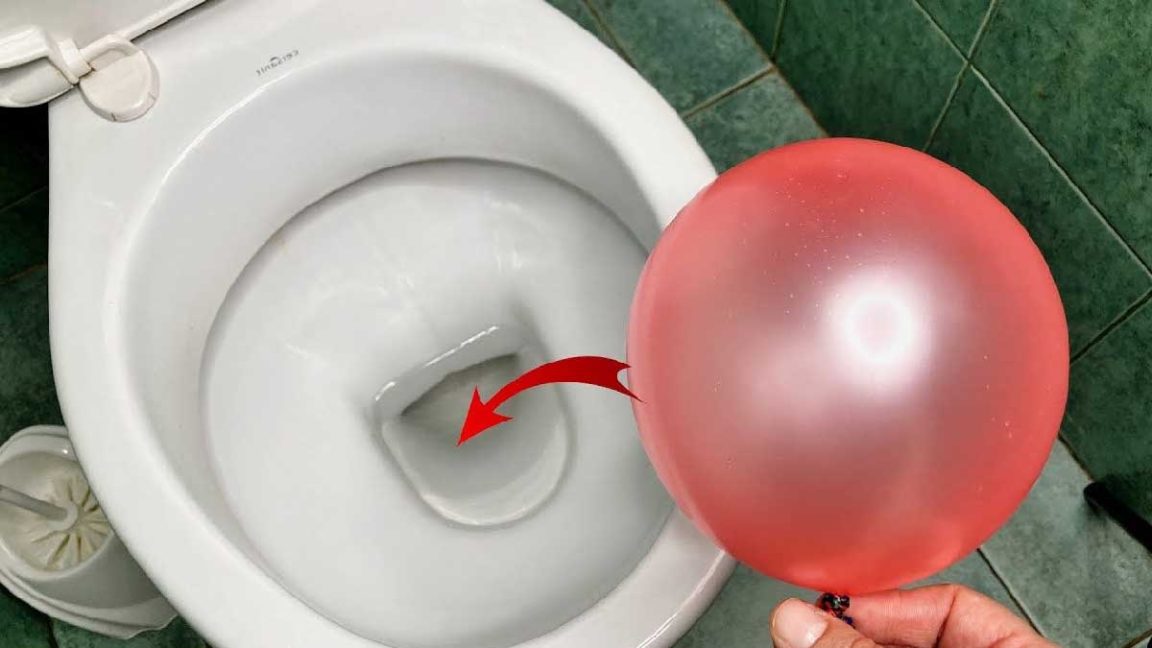 Astuce découverte du jour : insérez un ballon dans les toilettes et ...