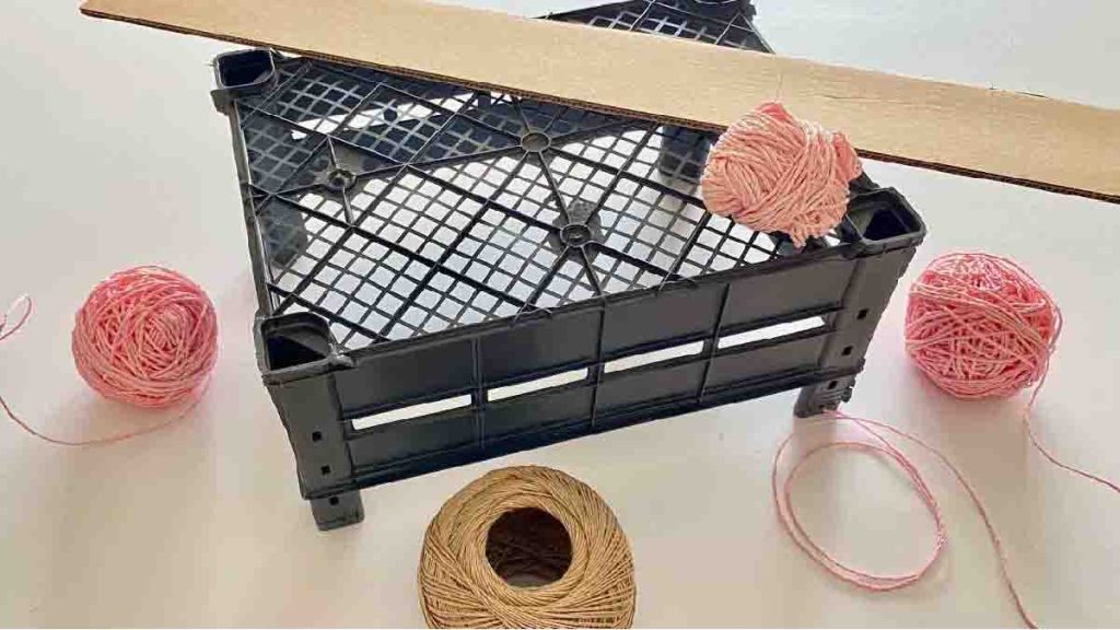 Astuce DIY du jour : il suffit d’une caisse en plastique, du carton et ...