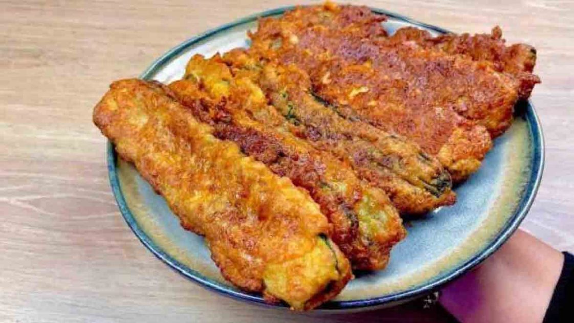 Bâtonnets de courgettes gratinées au fromage: croustillants et délicieux