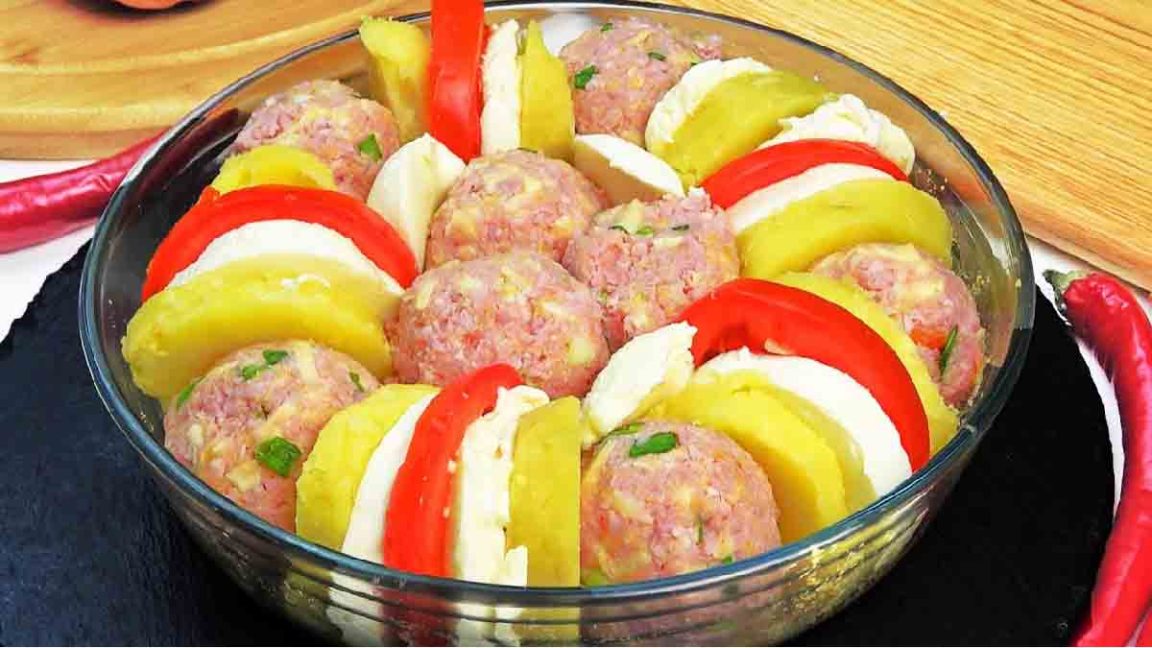 Boulettes de jambon aux pommes de terre aux tomates et à la mozzarella ...
