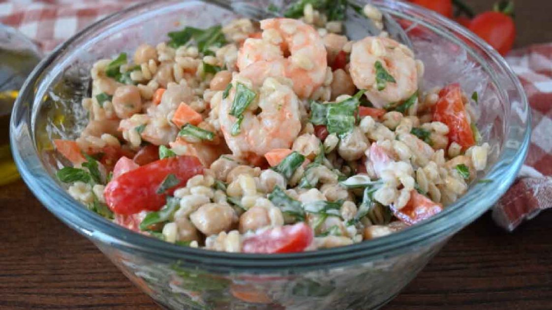 Cette salade d'épeautre aux crevettes est fabuleuse. Elle est simple et ...