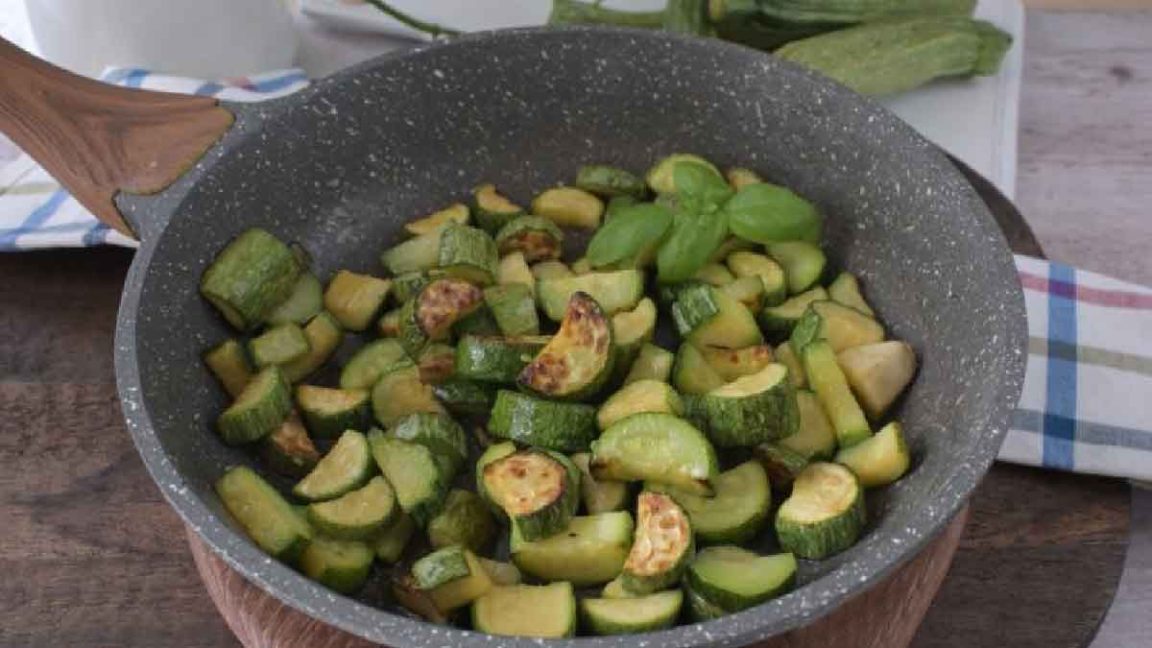 Courgettes poêlées: délicieuses et croustillantes