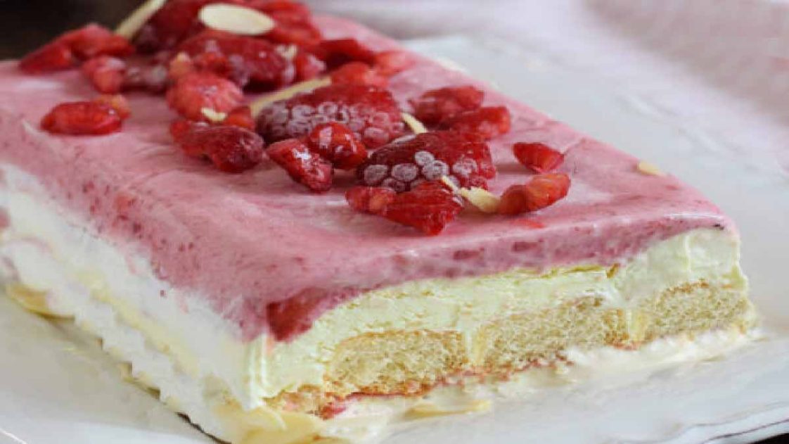 Dessert à la crème diplomate aux fraises et aux framboises: super bon ...