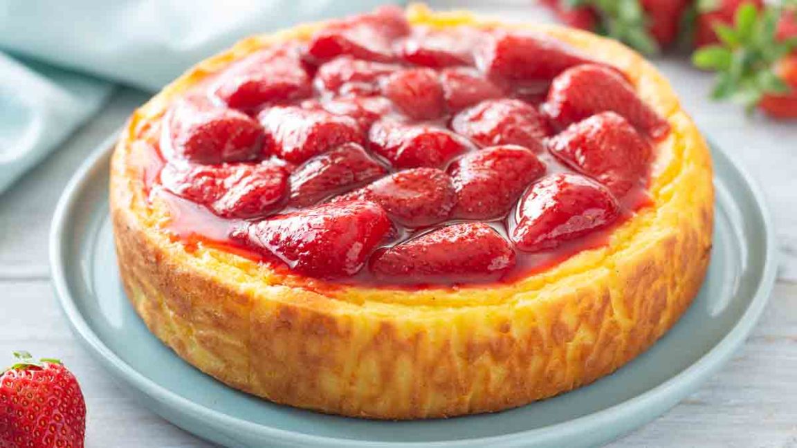 Gâteau de semoule crémeux aux fraises: un dessert spectaculaire et ...