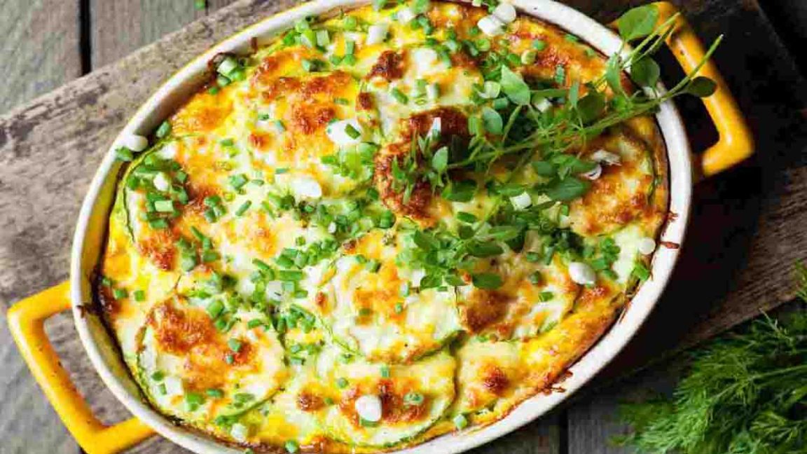 Gratin de courgettes au jambon: un plat riche en goût et invitant