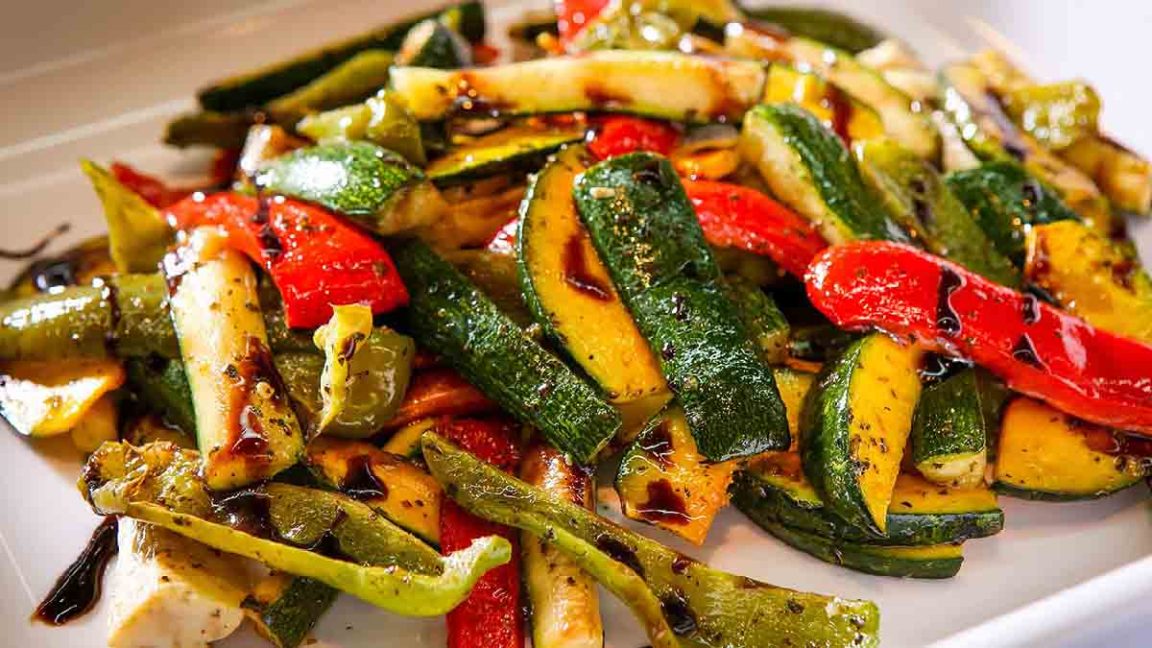 Légumes cuits au four enrichis d’une sauce succulente: l’accompagnement ...