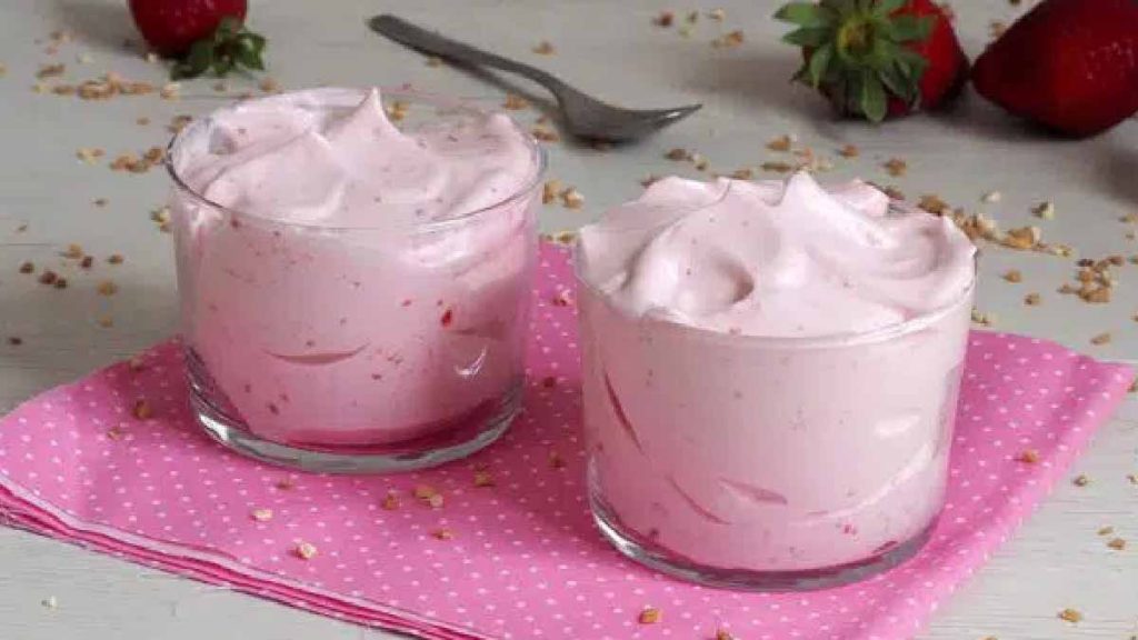 Mousse aux fraises: recette ultra simple, rapide et savoureuse
