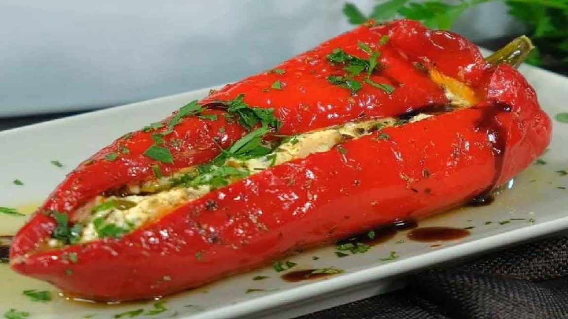 Poivrons farcis au yaourt et à la feta: une garniture riche et ...