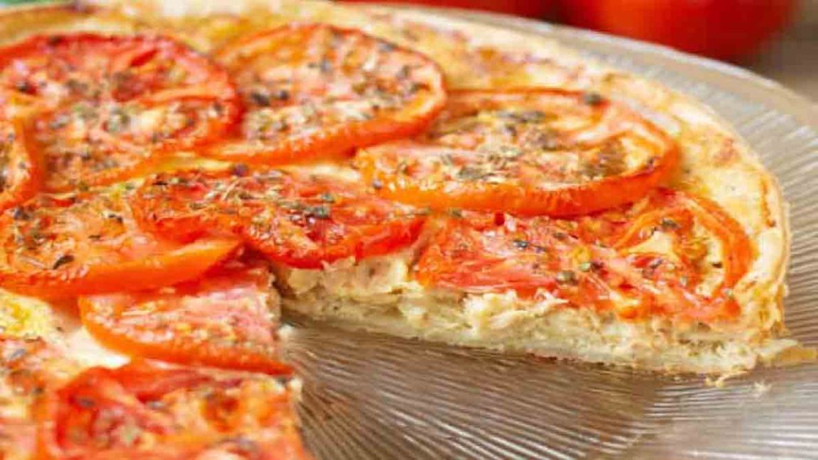 Quiche à la moutarde au thon et à la tomate: un menu super bon et alléchant