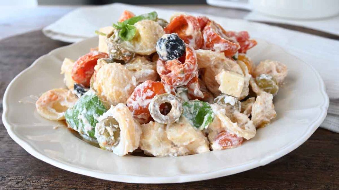 Salade de pâtes à la ricotta et aux tomates cerises: un plat crémeux et ...