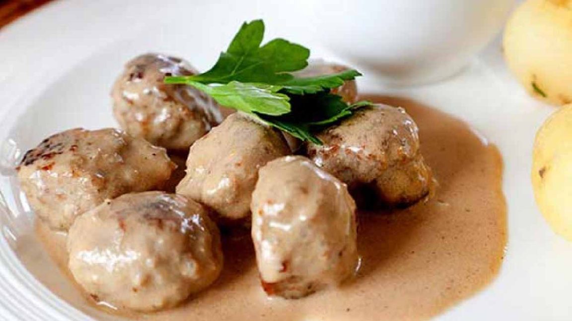 Boulettes de viande succulentes à la sauce suédoise: toute la famille ...