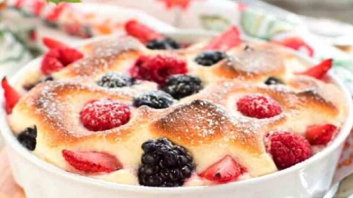 Clafoutis léger et délicieux aux fruits rouges
