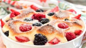 Clafoutis léger et délicieux aux fruits rouges