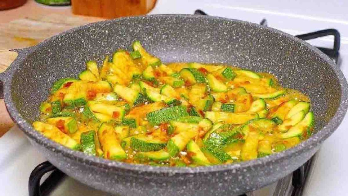 Courgettes poêlées à la sauce épicée: un accompagnement goûteux et bon ...
