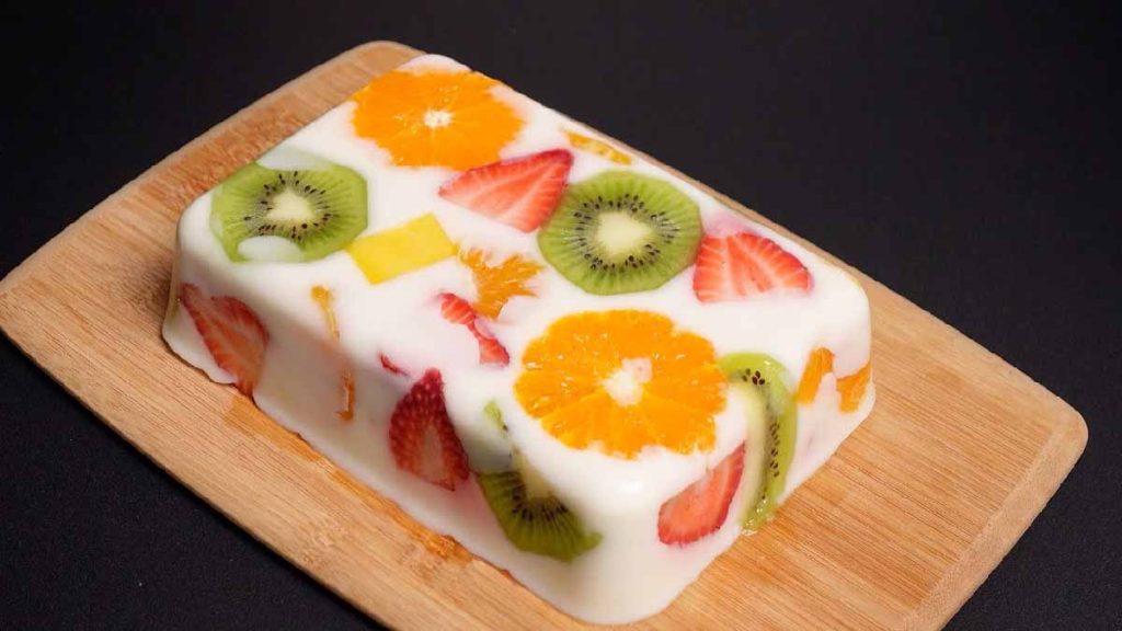 Dessert crémeux au yaourt et aux fruits: frais, sain et super bon