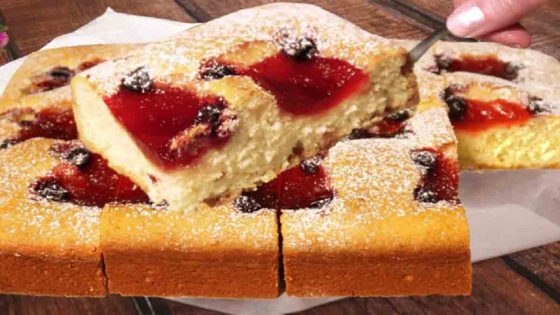 Gâteau à la confiture à la crème sure et aux groseilles: gourmand et ...