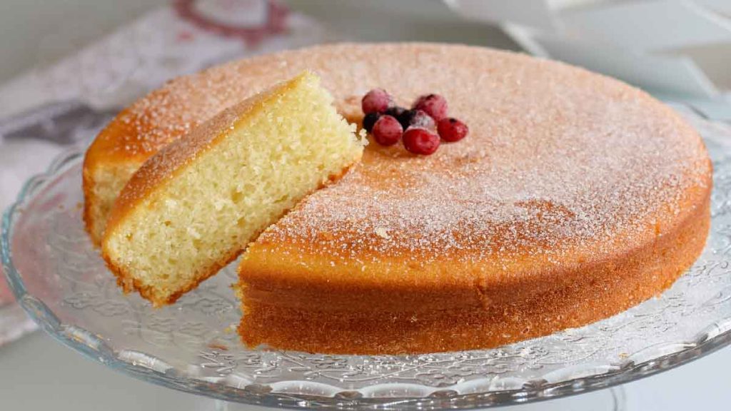 Gâteau au yaourt et à la farine de riz: recette sans balance et moelleuse