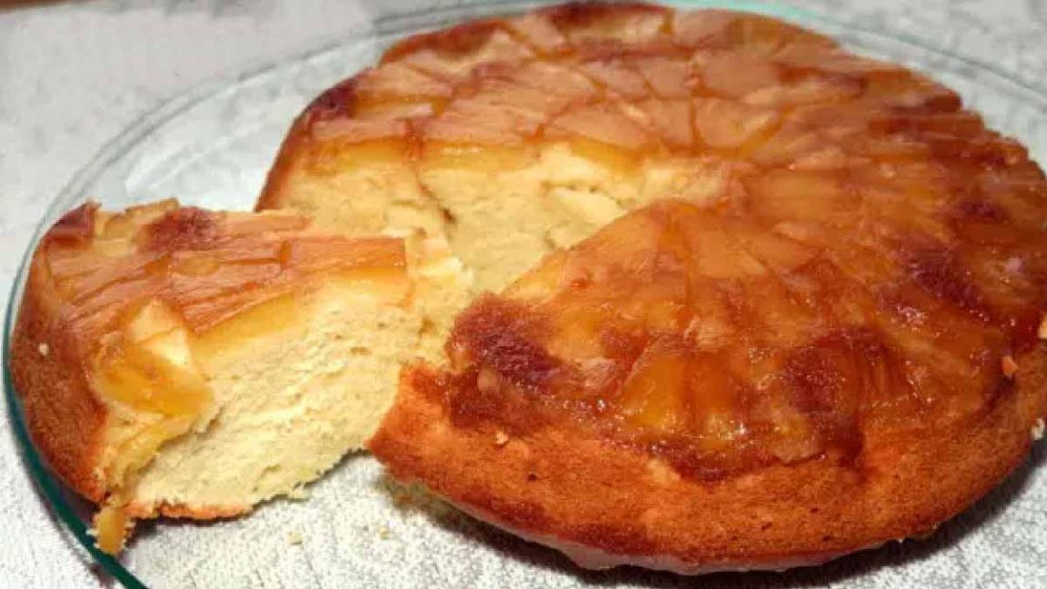 Gâteau caramélisé renversé à l'ananas: un dessert exquis et invitant