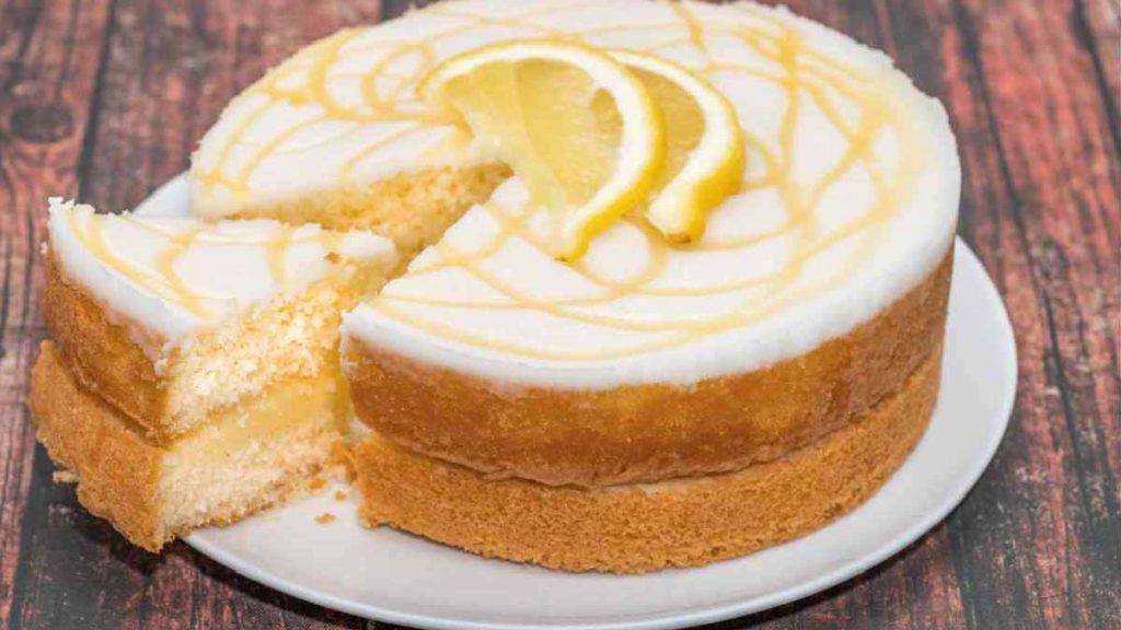 Gâteau crémeux au citron: frais, parfumé et super bon