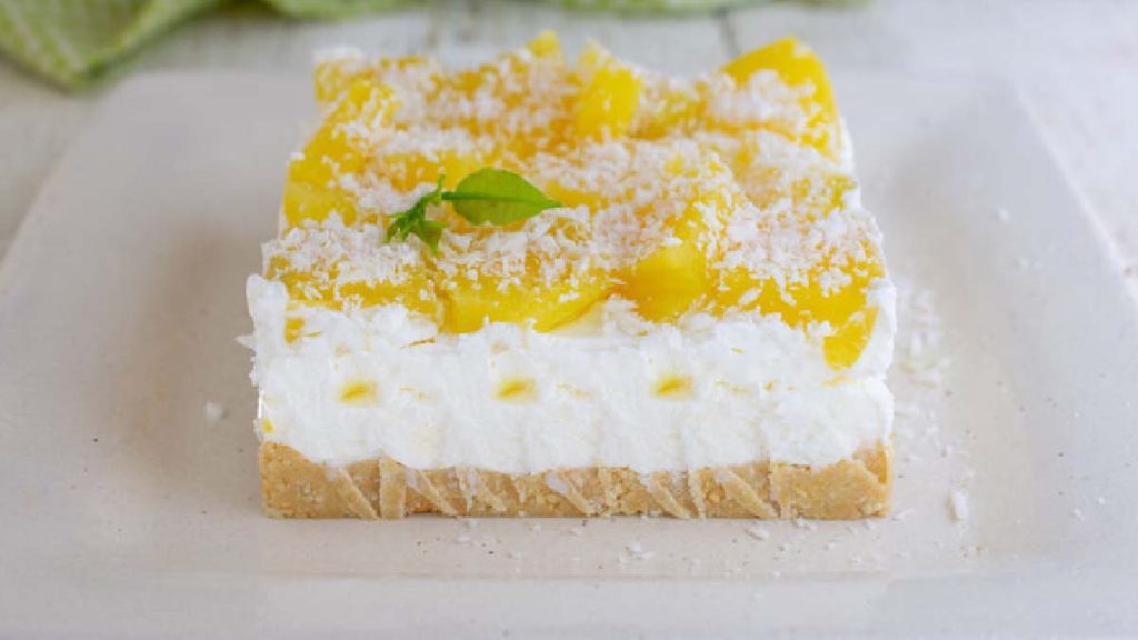 Gâteau sans cuisson à l'ananas et à la noix de coco: un dessert crémeux ...