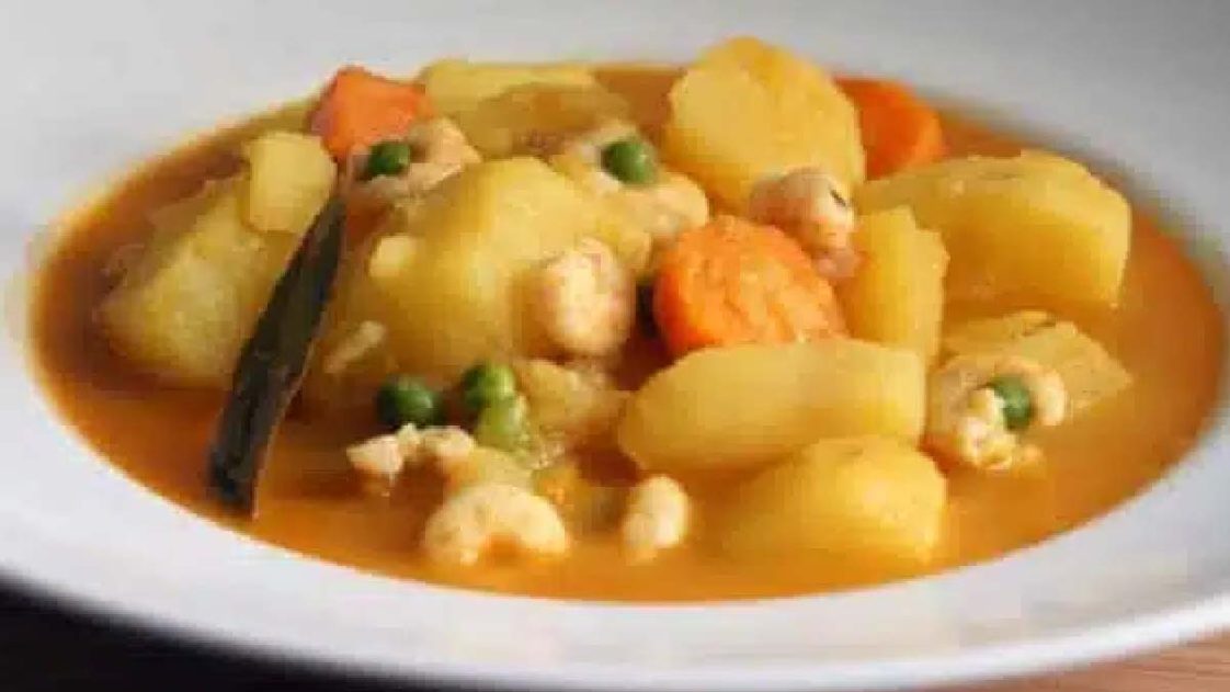 Ragoût de pommes de terre aux crevettes: un plat simple et riche en goût