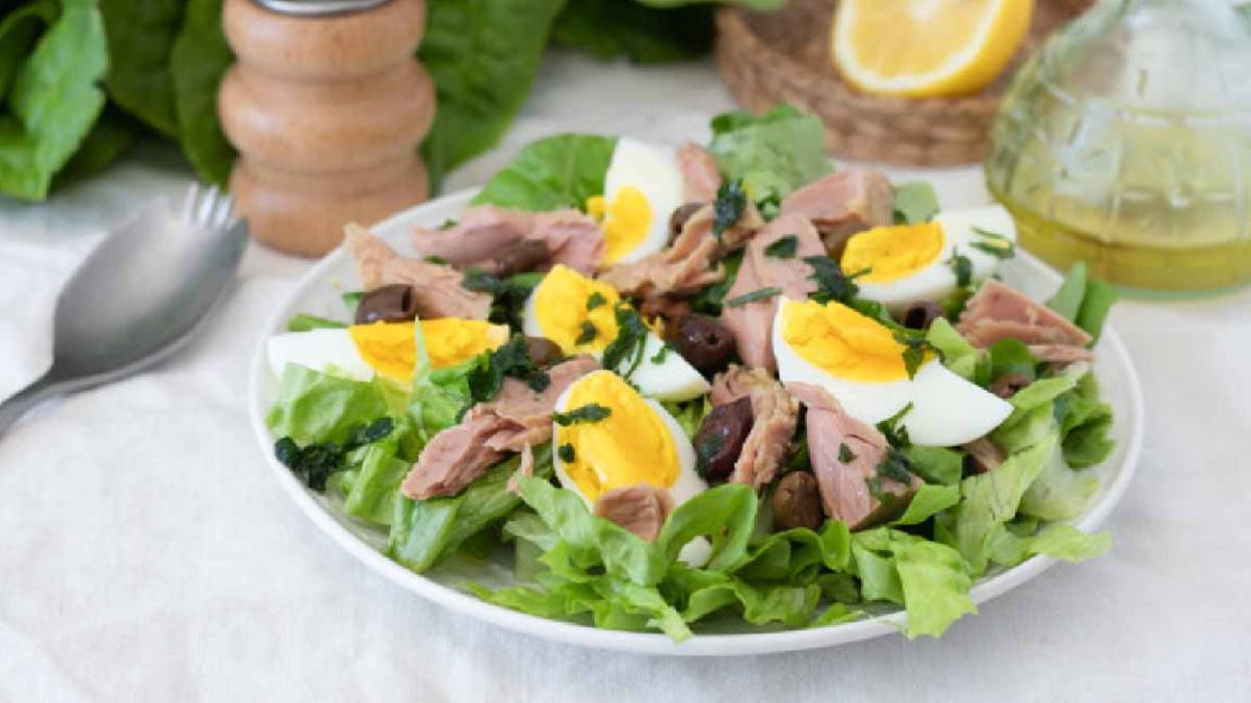 Salade de thon aux œufs durs et à la vinaigrette: un plat simple, léger ...
