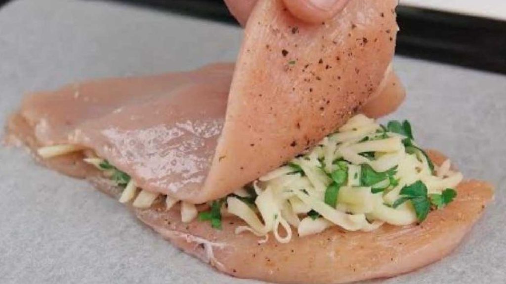 Blancs de poulet farcis aux 2 fromages et aux pommes de terre: un plat ...
