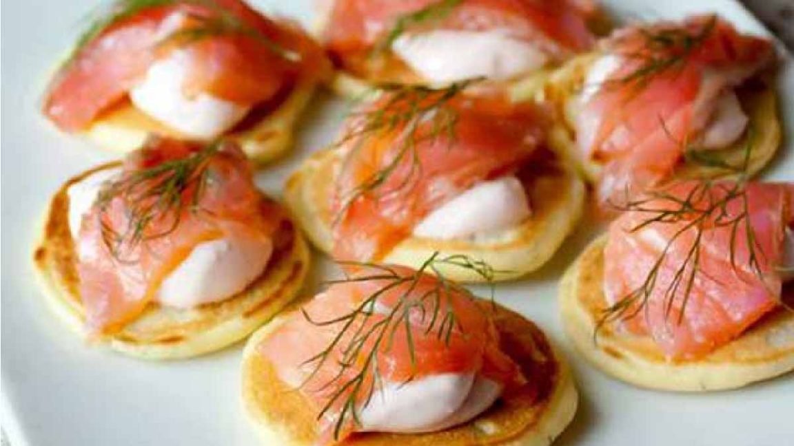 Blinis au saumon fumé : des bouchées délicates et savoureuses qui ...