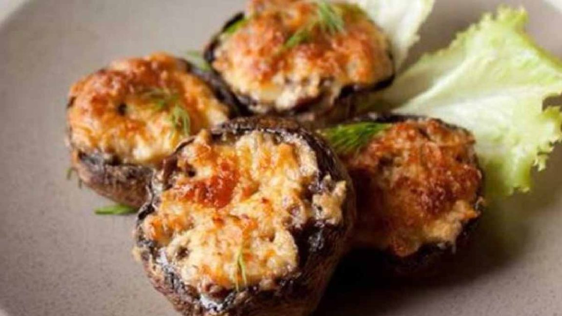 Champignons gratinés et farcis: enrichis d’une garniture simple et ...