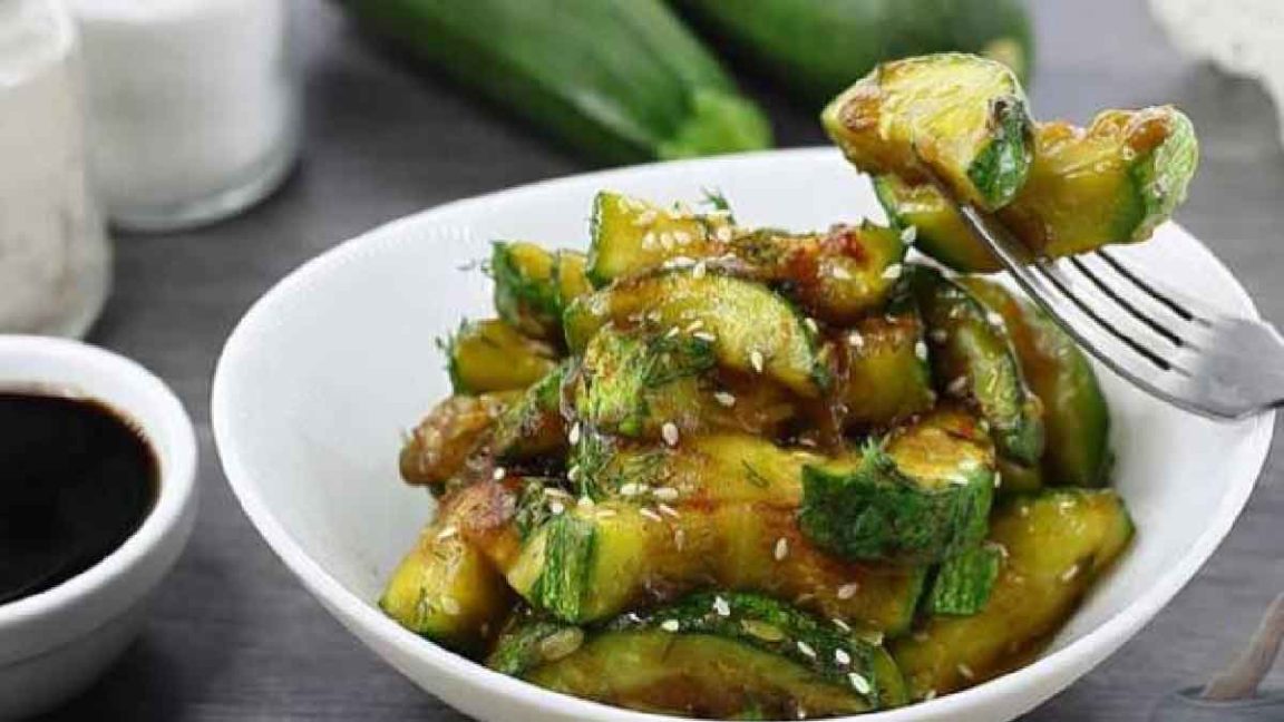 Faites voyager les convives à travers ces courgettes poêlées à l’asiatique